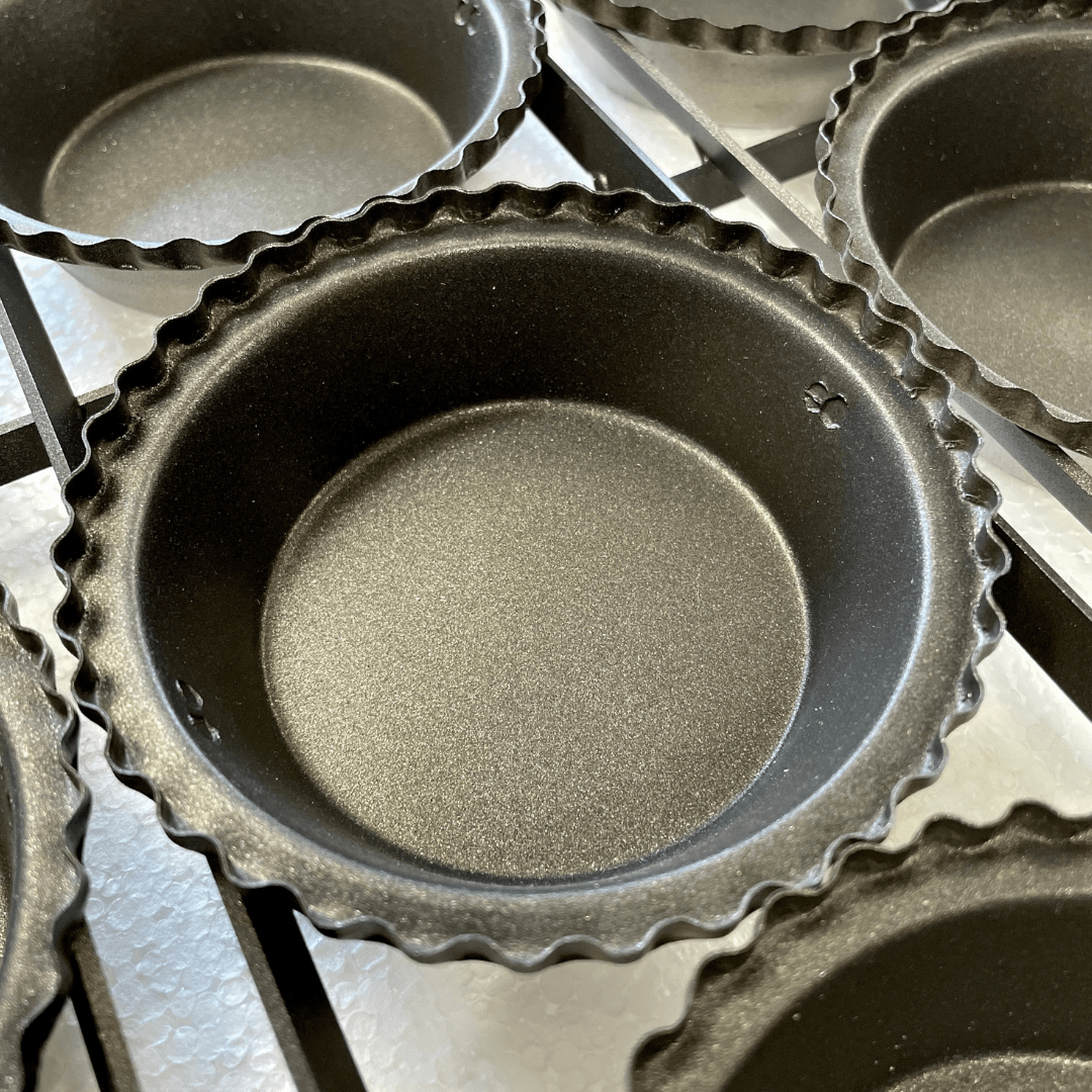 Premium Round Fluted Pie Tin Tray Pallet | Carlyle Bakery and ...